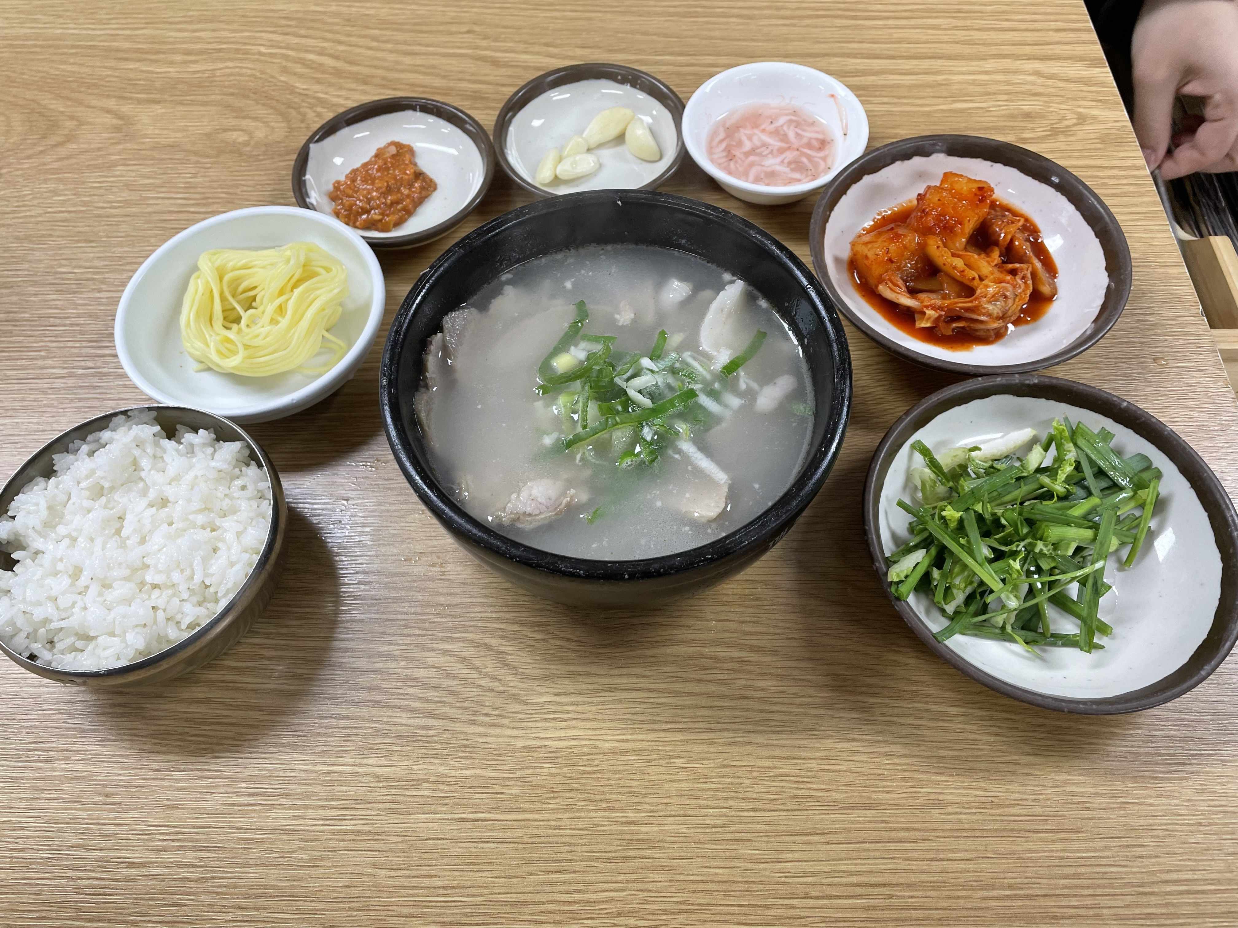 韓国・釜山旅行 1日目（西面でサムギョプサルやカフェ）｜ハチドリ KR｜coconalaブログ