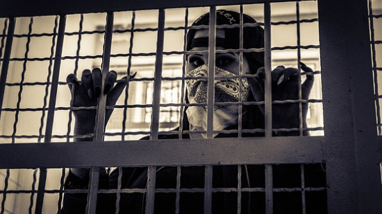 【準1ライティング便利表現69】detain｜ハチドリ KR｜coconalaブログ