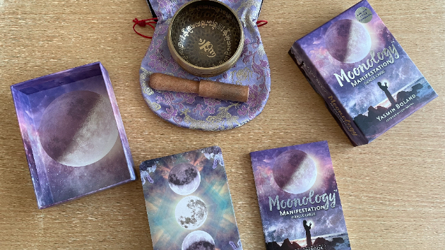 New oracle cards were coming｜月 TAROT｜coconalaブログ